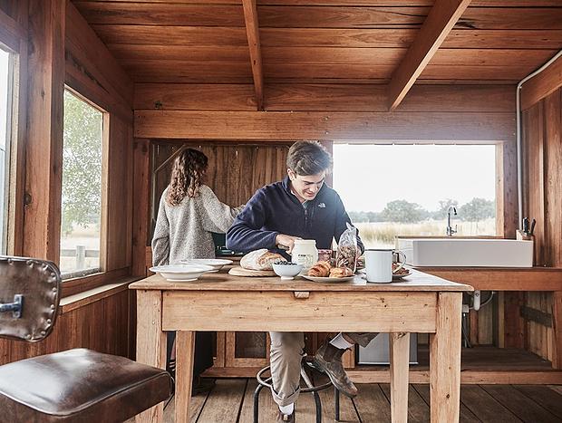 The Hut at Elm Tree Farm - Farm for Rent in Mansfield, High Country ...