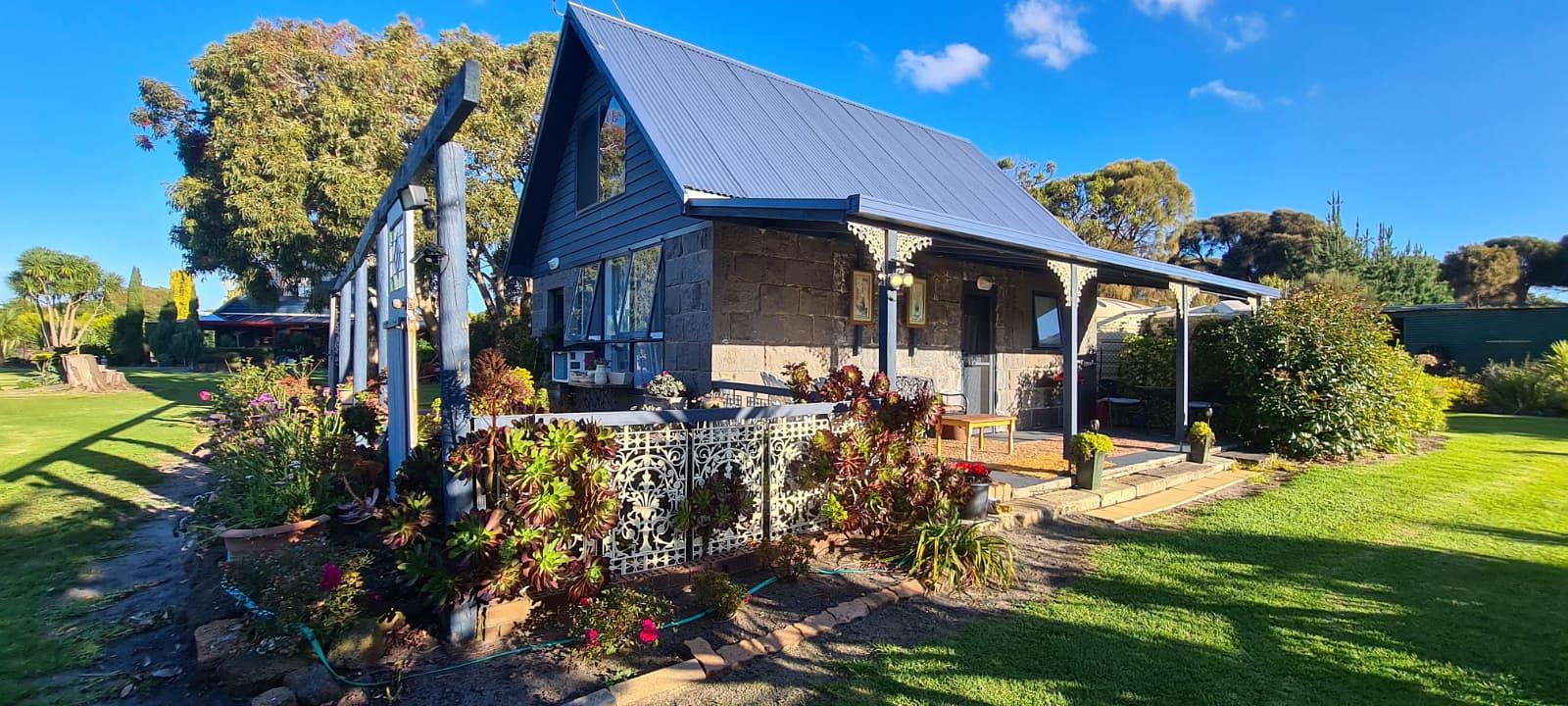 Cape Nelson Cottage - Cottage for Rent in Portland, Great Ocean Road ...