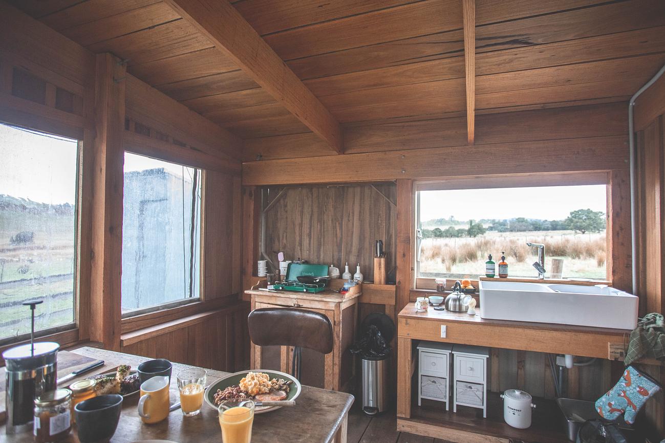 The Hut at Elm Tree Farm - Farm for Rent in Mansfield, High Country ...