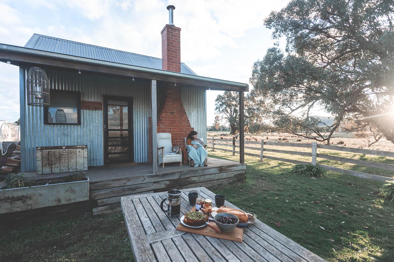 The Hut at Elm Tree Farm - Farm for Rent in Mansfield, High Country ...