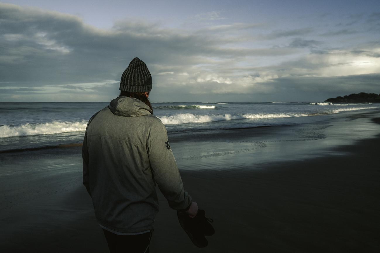 Sunset walk on Apollo Bay Beach | Riparide