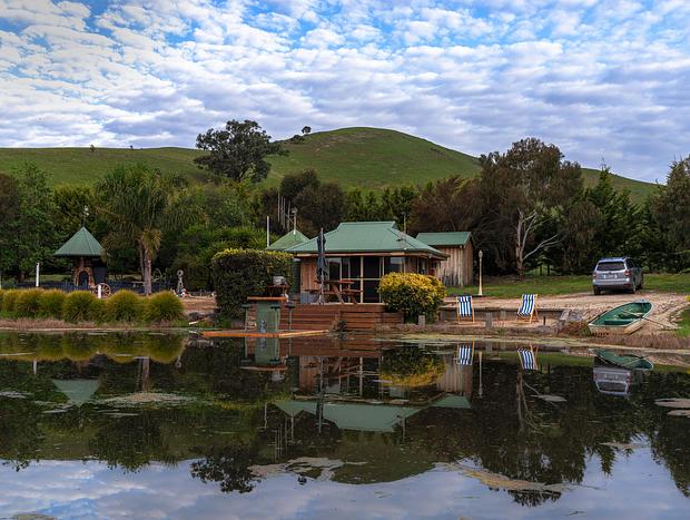 Daisy Hill Lodge Bonnie Doon - The Boat House - Lodge for Rent in Bonnie Doon, High Country, VIC ...