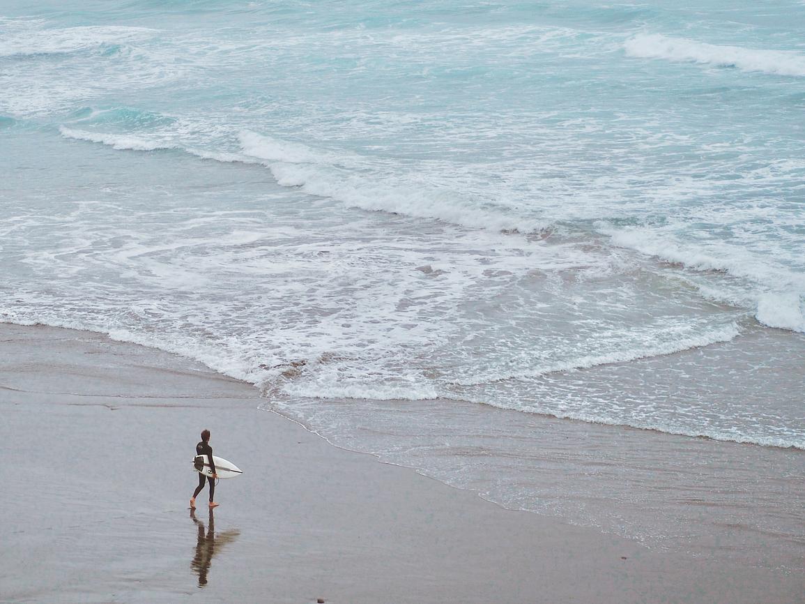 Surfing at Ōakura Beach | Riparide