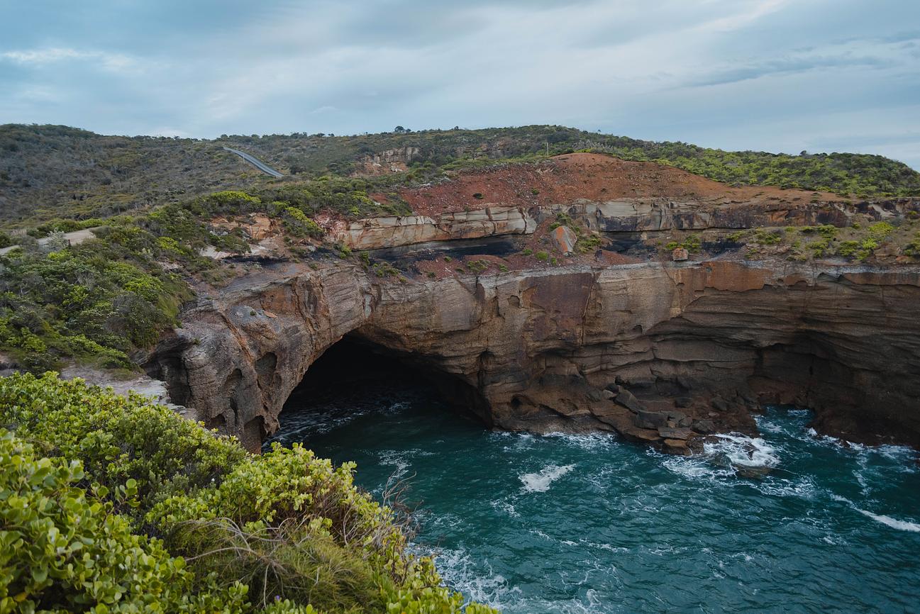 Snapper Point sea cave | Riparide