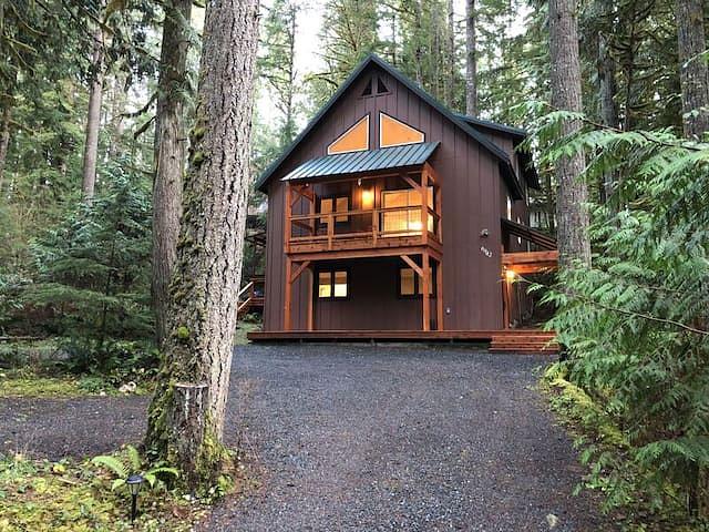 Snowline Cabin #69 - An Elegant Family Home - Cabin for Rent in Glacier ...