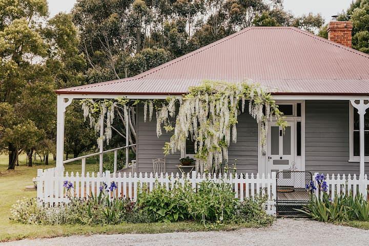 Shepherds Hill Cottage at Lauriston Victoria - Cottage for Rent in ...