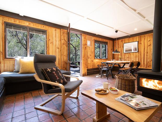 Riverside Log Cabin - up to 6 guests - Cabin for Rent in Capertee, Blue ...