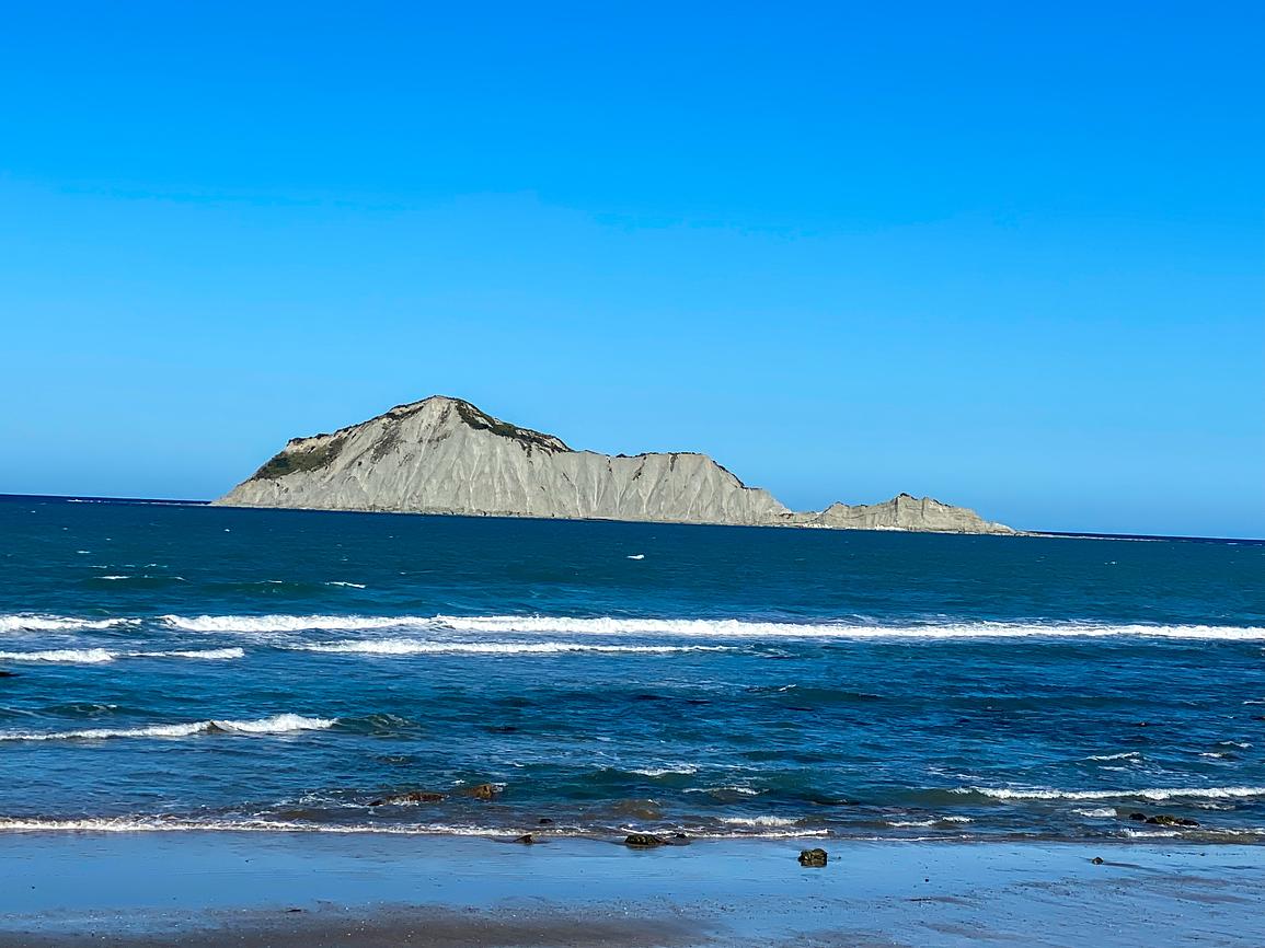 Surf and swim at Waimarama Beach | Riparide