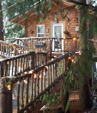 Romantic Treehouse Farmstay - Treehouse for Rent in Port Angeles ...