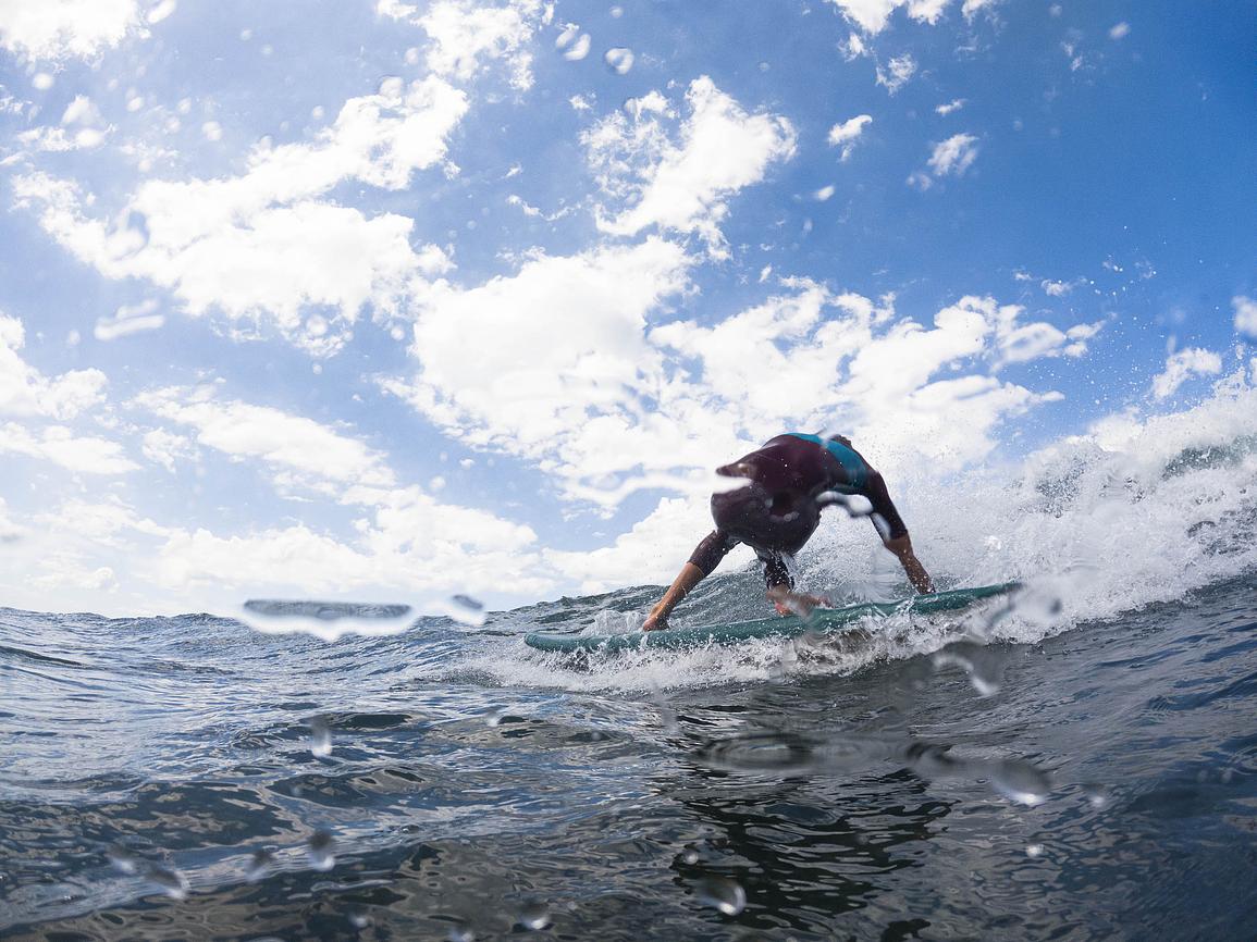 Surfing at Winki Pop | Riparide