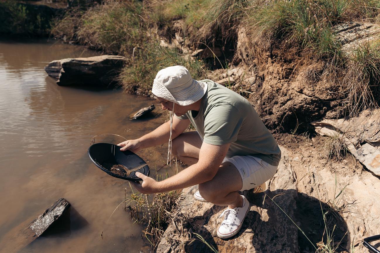 Gold Panning | Riparide