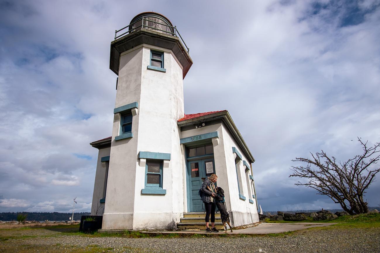 A Sunset Walk at Point Robinson Lighthouse | Riparide