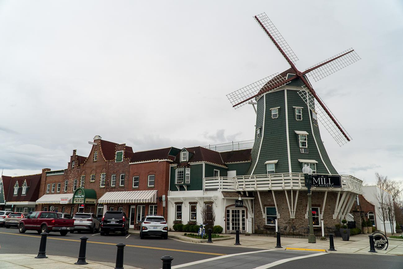 Shopping and Coffee in Downtown Lynden | Riparide