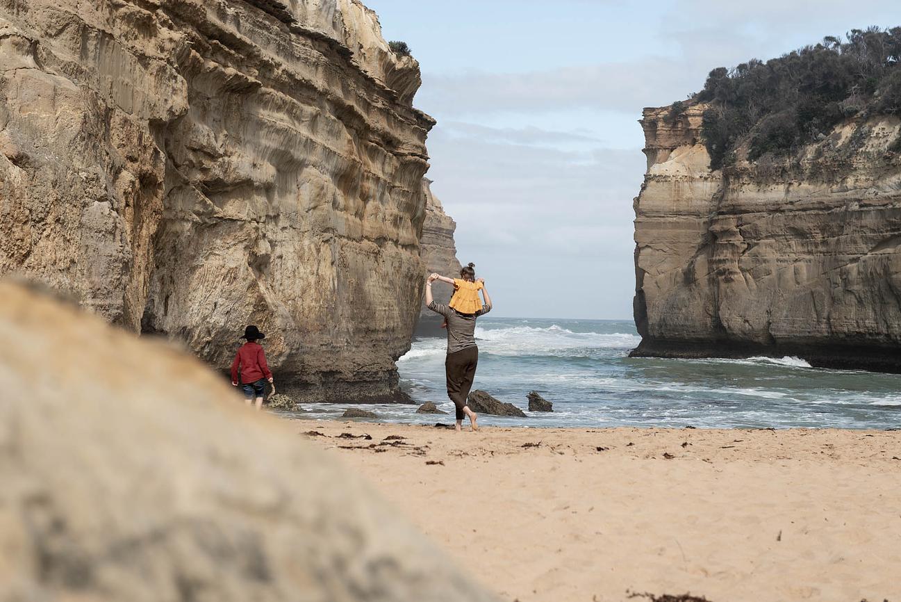 Walk down to Loch Ard Gorge Beach + Cemetery | Riparide