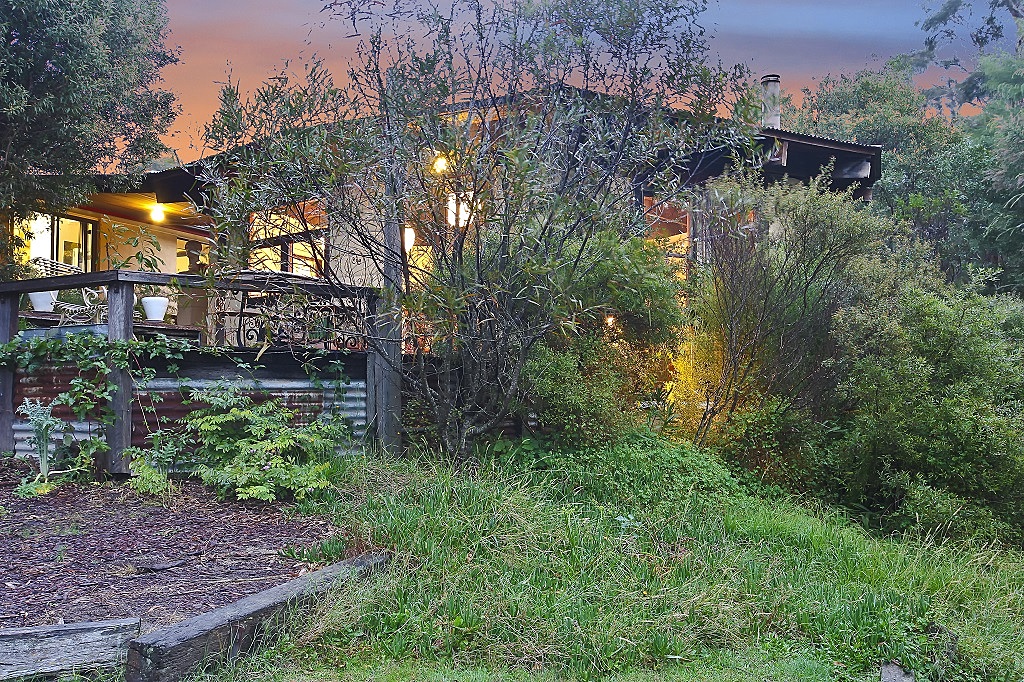 Kanimbla View Clifftop Retreat - Relaxed Package - Lodge for Rent in ...