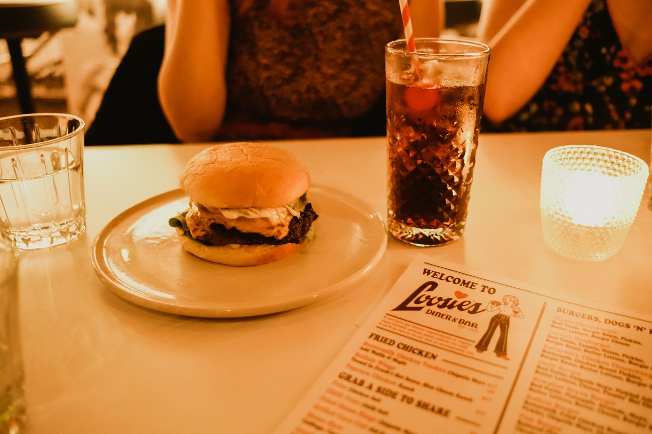 Dinner at Loosie's Diner | Riparide