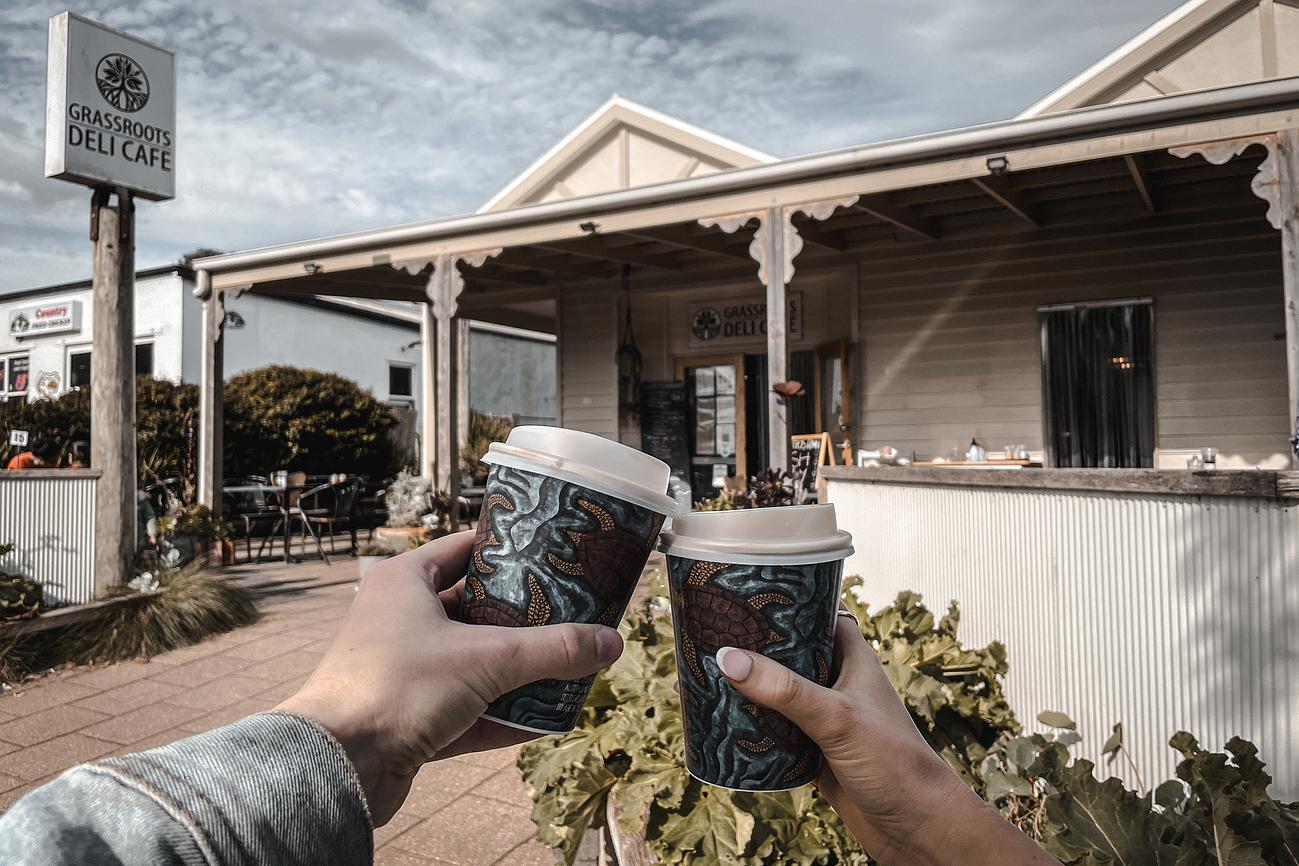 Lunch and Coffee at the Grassroots Deli Cafe | Riparide