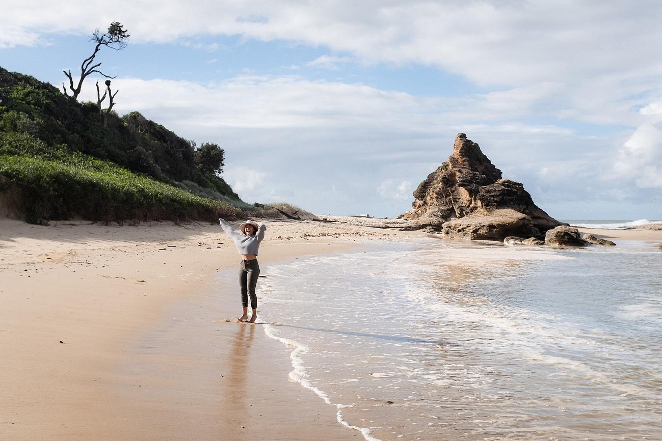 Stroll Along Peaceful Valla Beach | Riparide