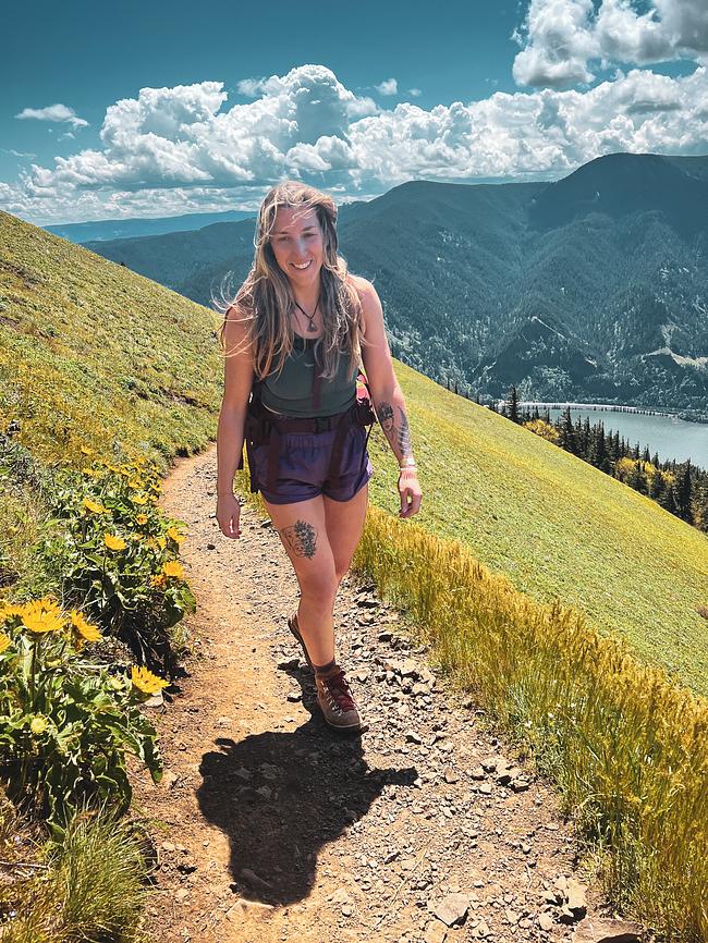 Hiking at Dog Mountain | Riparide