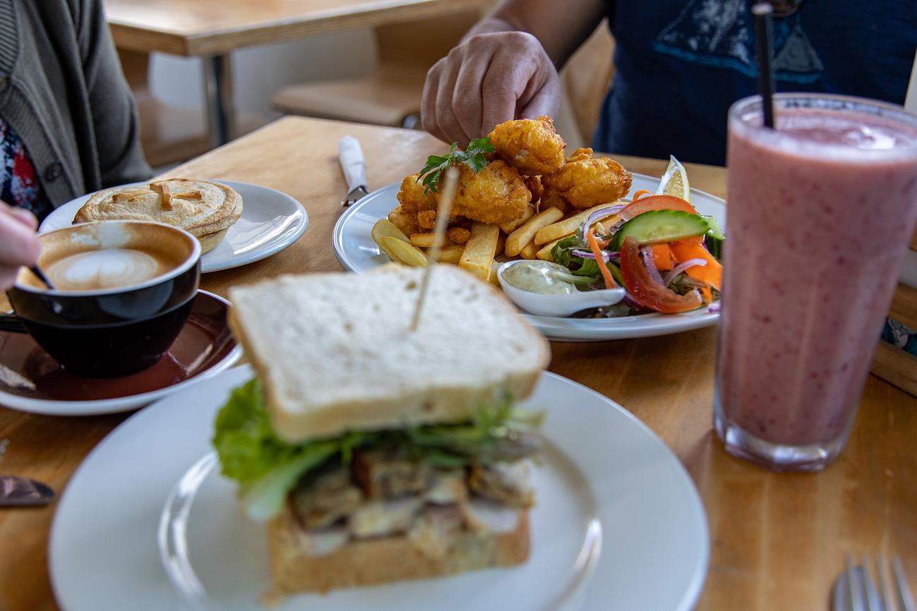 Grab a Bite at Salt Air Cafe | Riparide