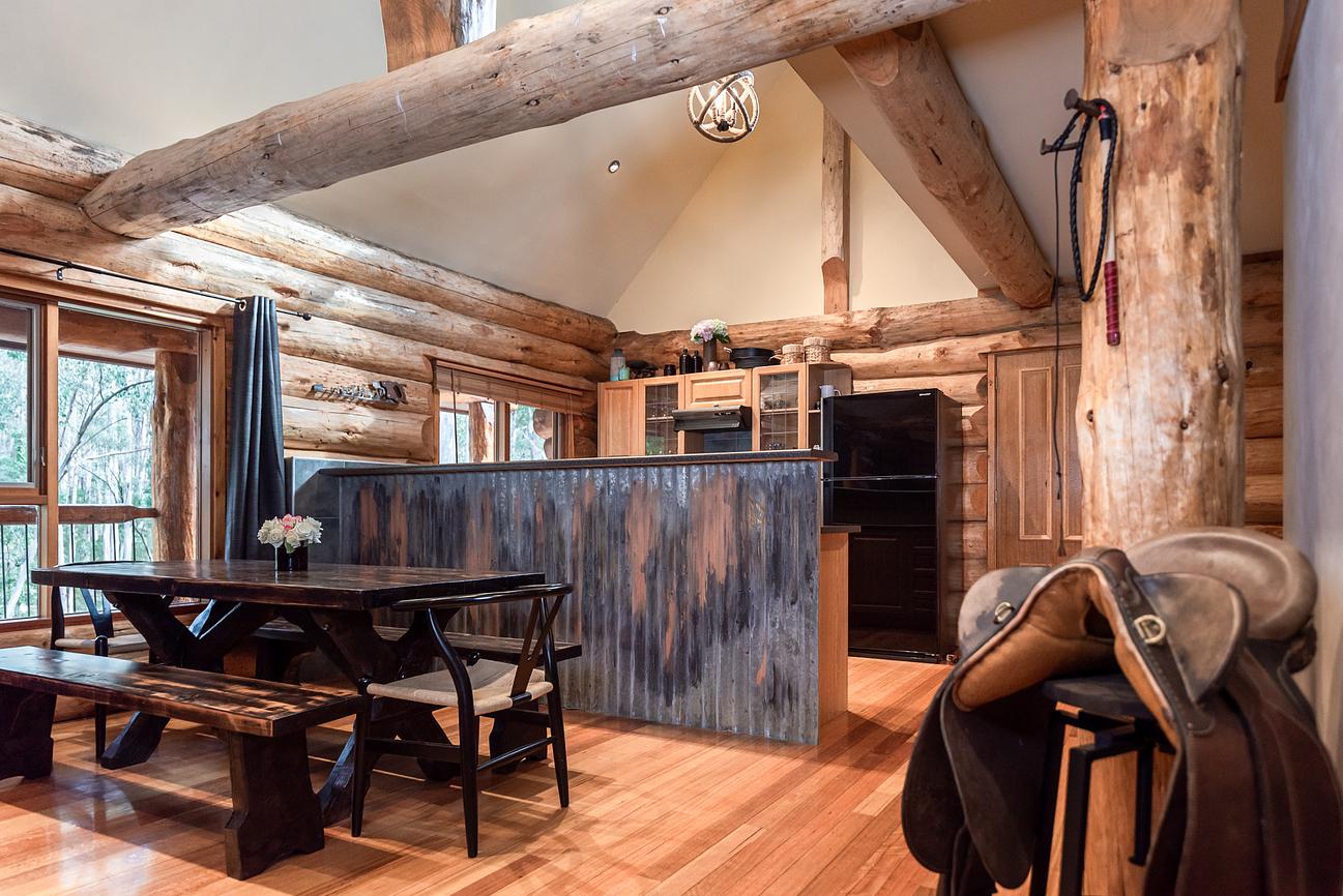 Amaruq - Cabin for Rent in Sawmill Settlement, High Country, VIC, AU ...