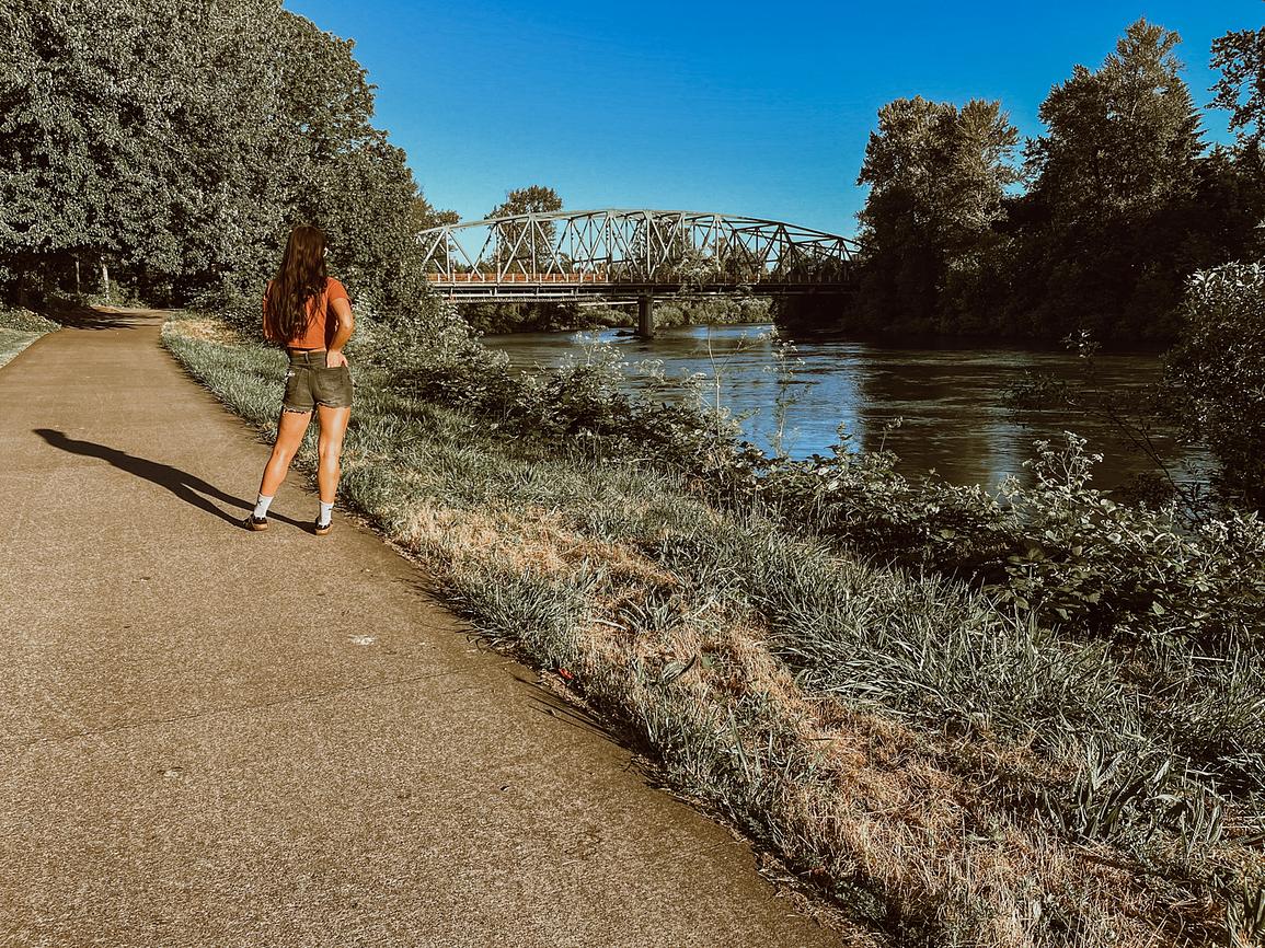 Walk Along the Willamette River | Riparide