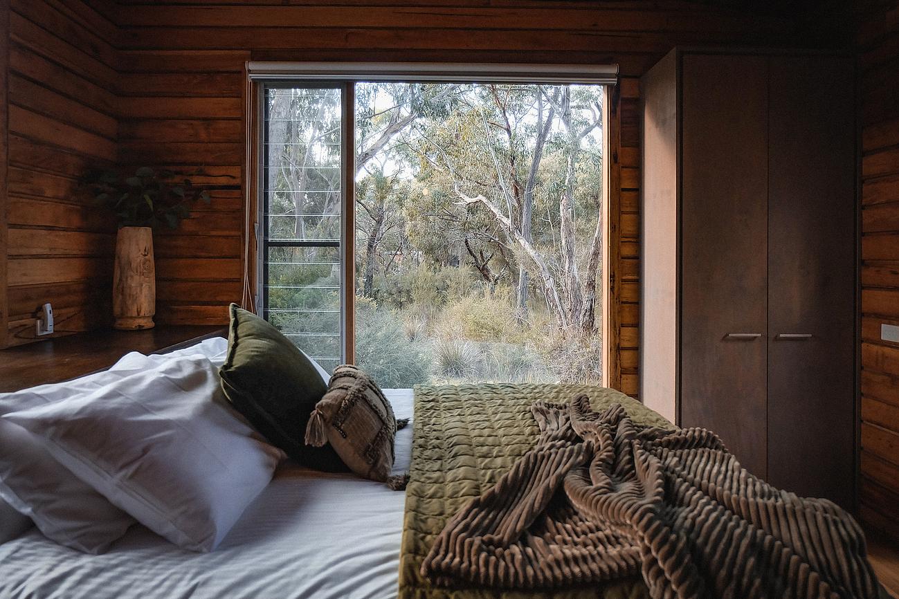 DULC Mountain View - Cabin for Rent in Halls Gap, Grampians, VIC, AU ...