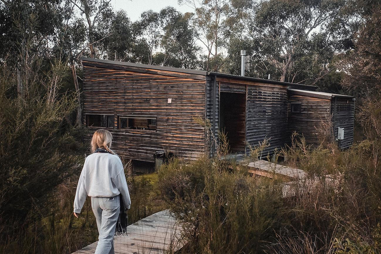 DULC Mountain View - Cabin for Rent in Halls Gap, Grampians, VIC, AU ...