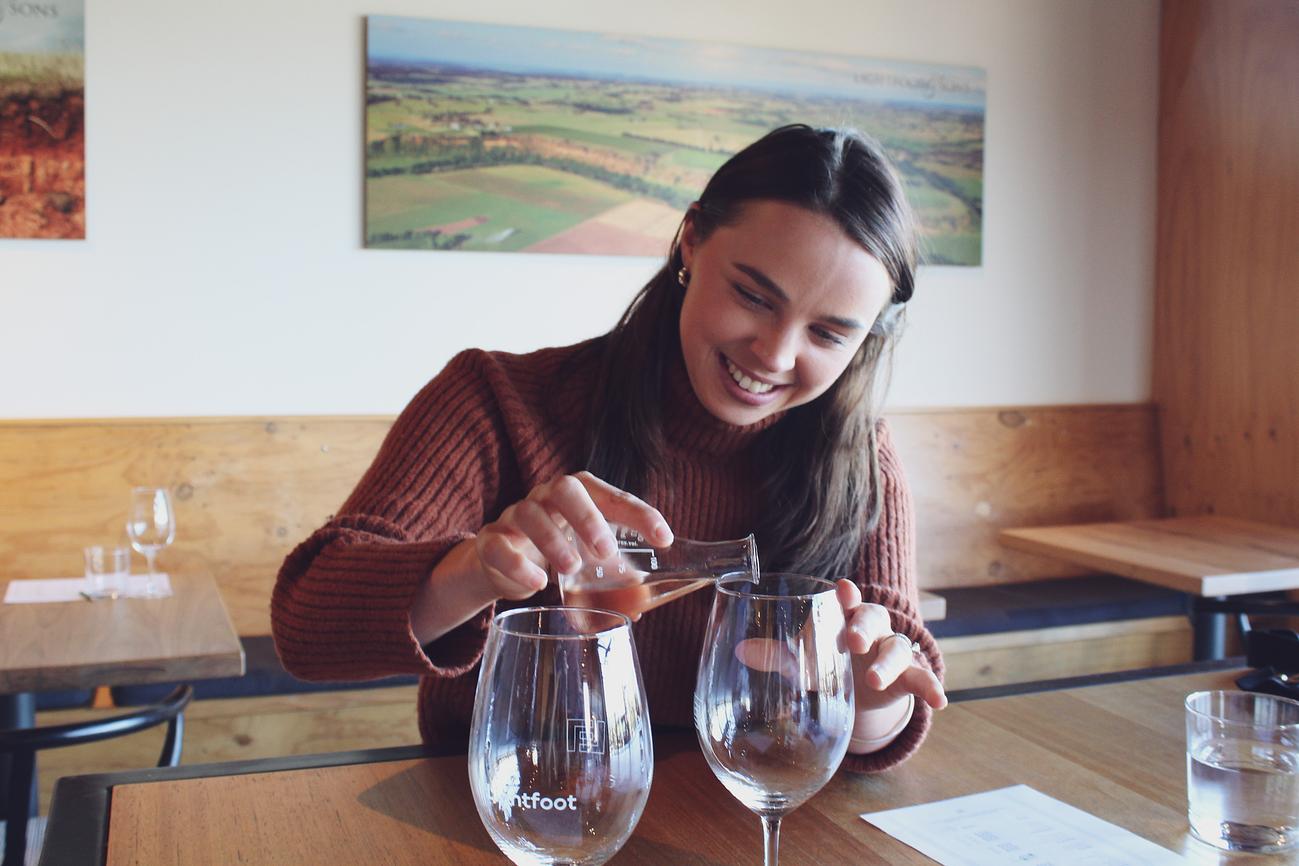 Beaker Wine Tasting at Lightfoot Winery | Riparide