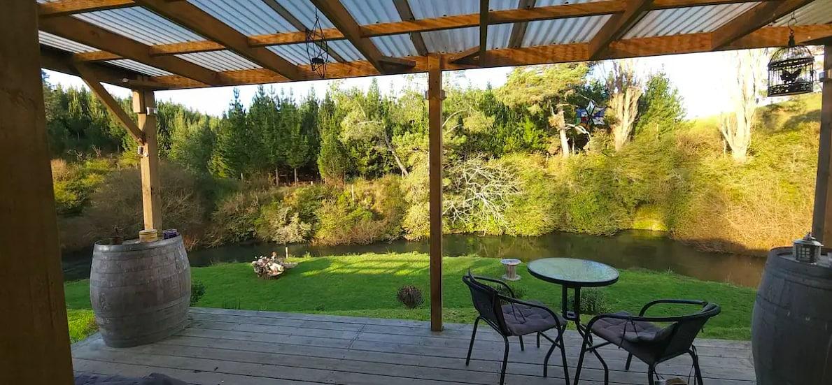 Divine Riverside Hideaway pets by prior arangements - Tiny house for ...