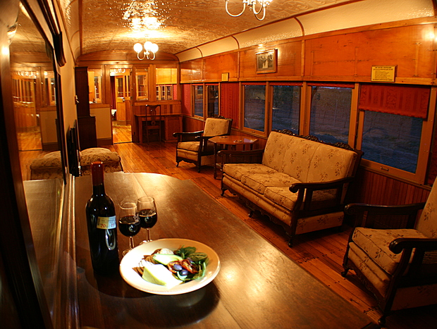 Carriages Spa Retreat - Train carriage for Rent in Echuca, Murray River ...