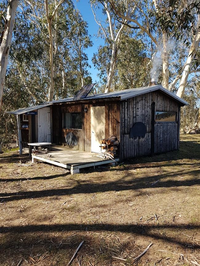 Rustic Bush Cabin with moon bathing for a slow stay escape - Cabin for ...