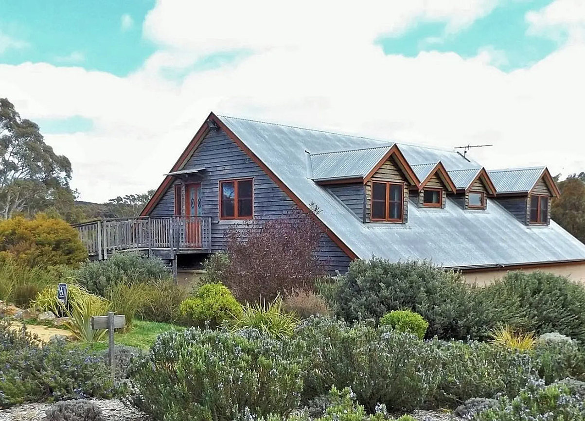 Yarralaw Springs Vine Loft - Cottage for Rent in Quialigo, Country NSW ...