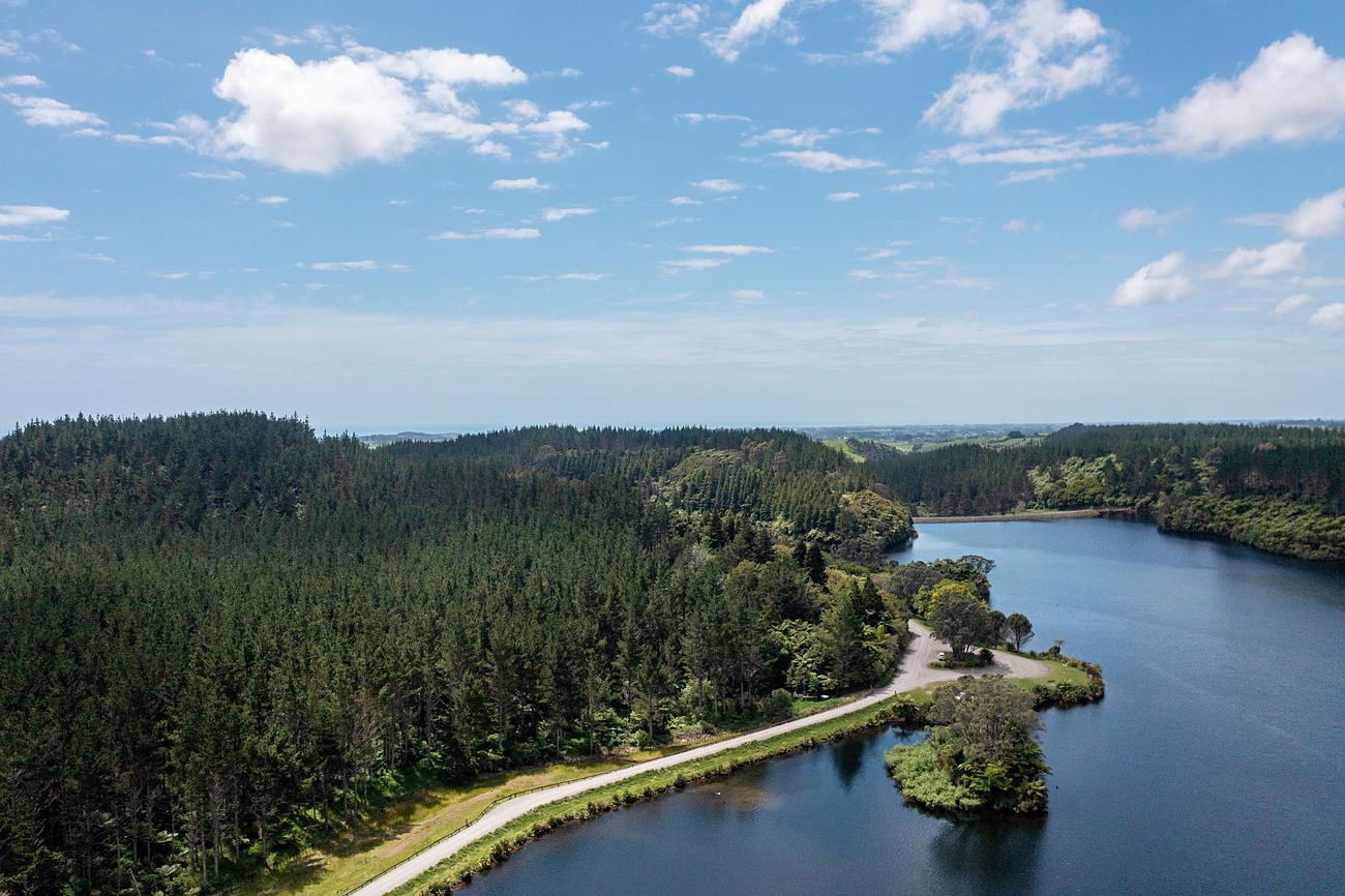 Enjoy a stunning walk around the Lake | Riparide
