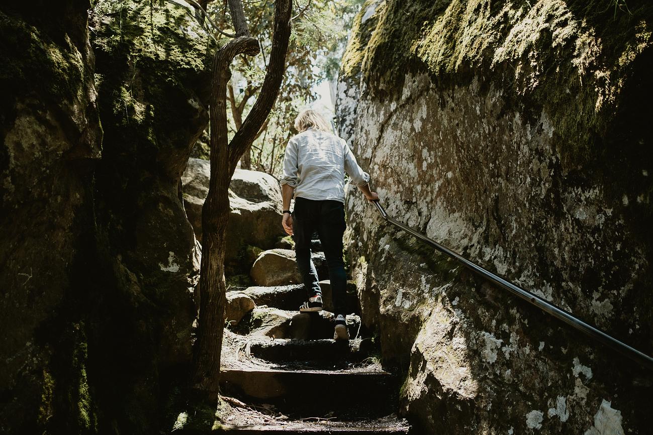 Hike up to Hanging Rock | Riparide