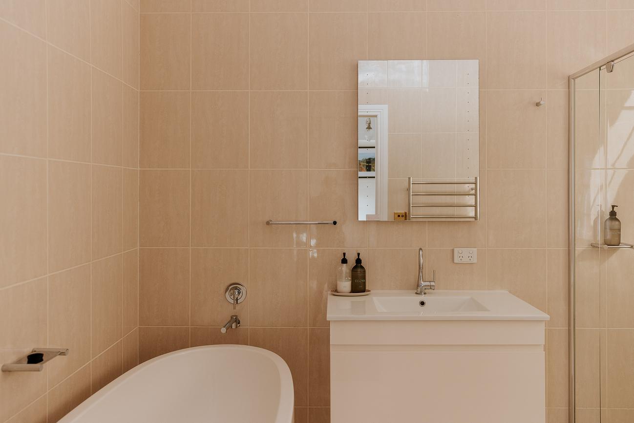 Ned Kelly's Marlo Cottage - Cottage for Rent in Beechworth, High Country, VIC, AU | Riparide