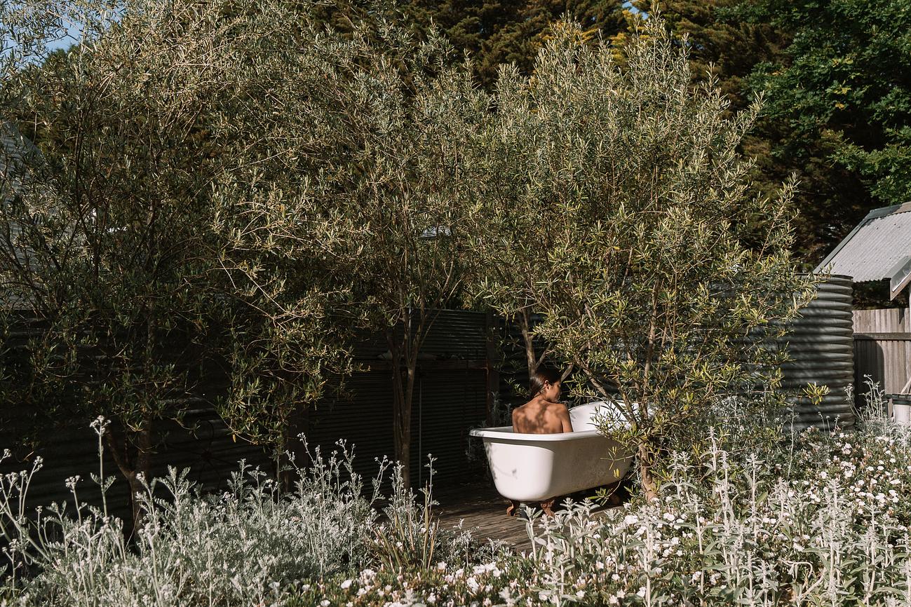 Outdoor bath in nature | Riparide
