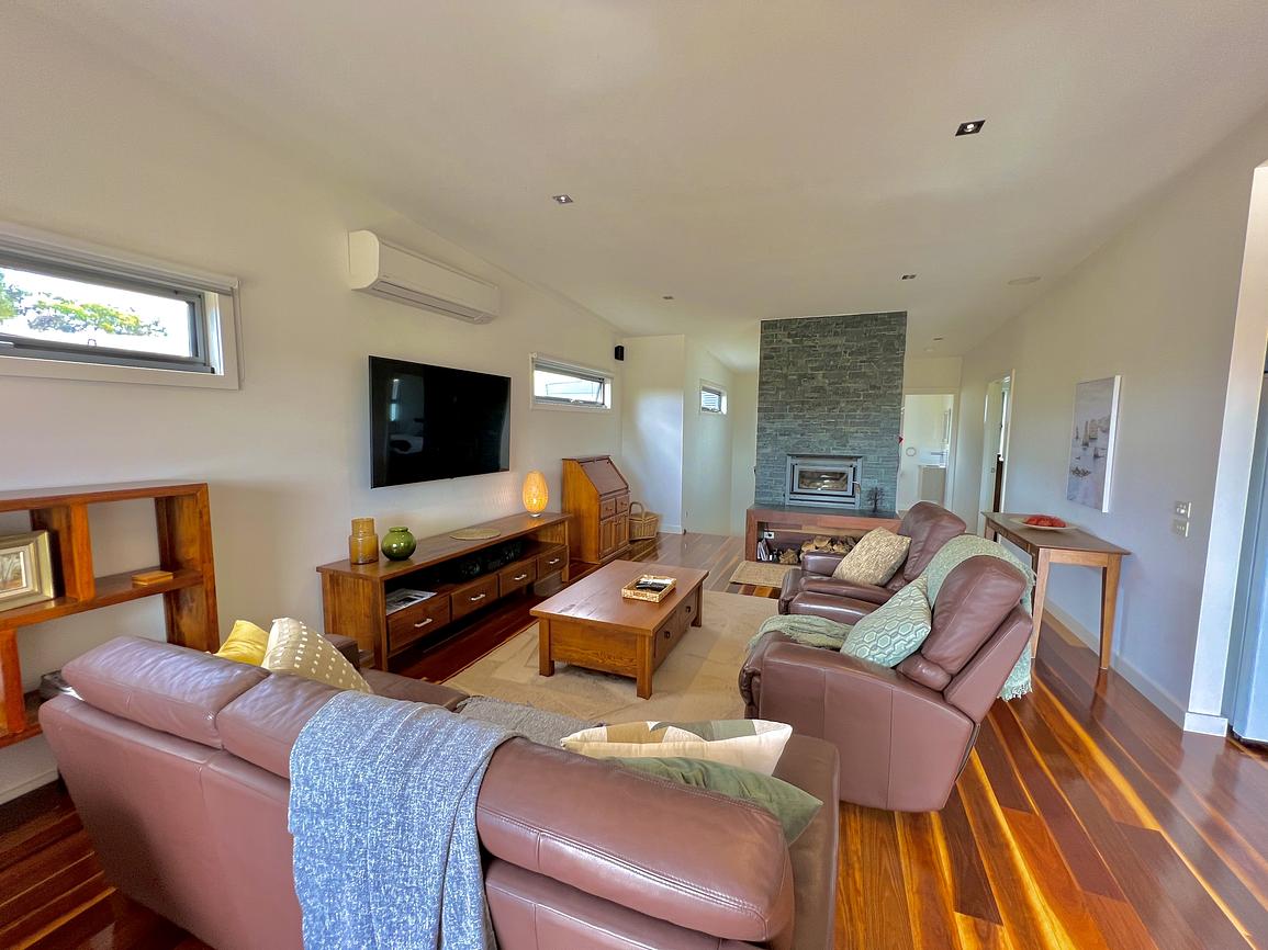 Seamount at Apollo Bay - House for Rent in Apollo Bay, Great Ocean Road, VIC, AU | Riparide