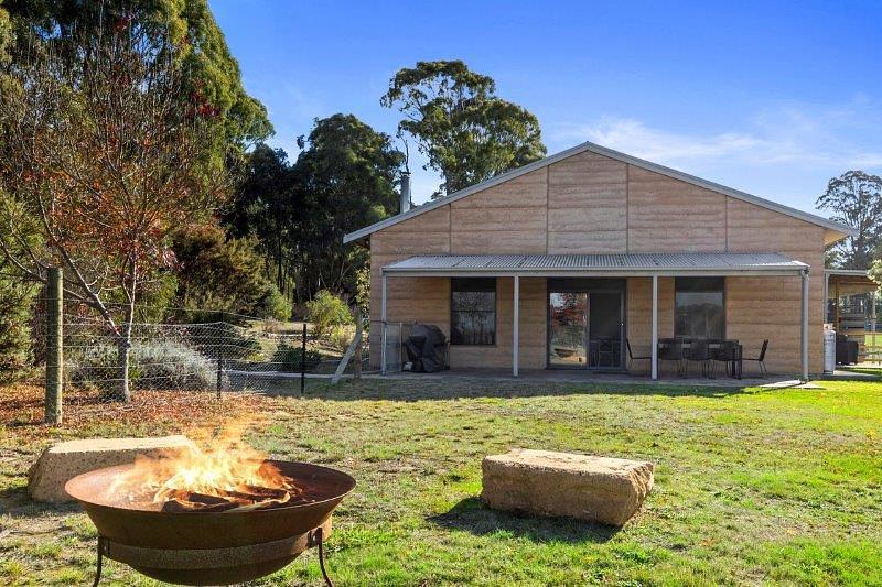Rammed earth converted winery - Farm for Rent in Merton, High Country ...