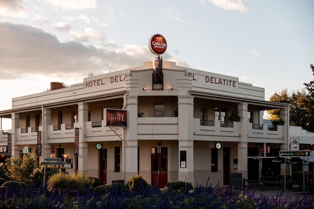 Dinner at the Delatite Hotel | Riparide