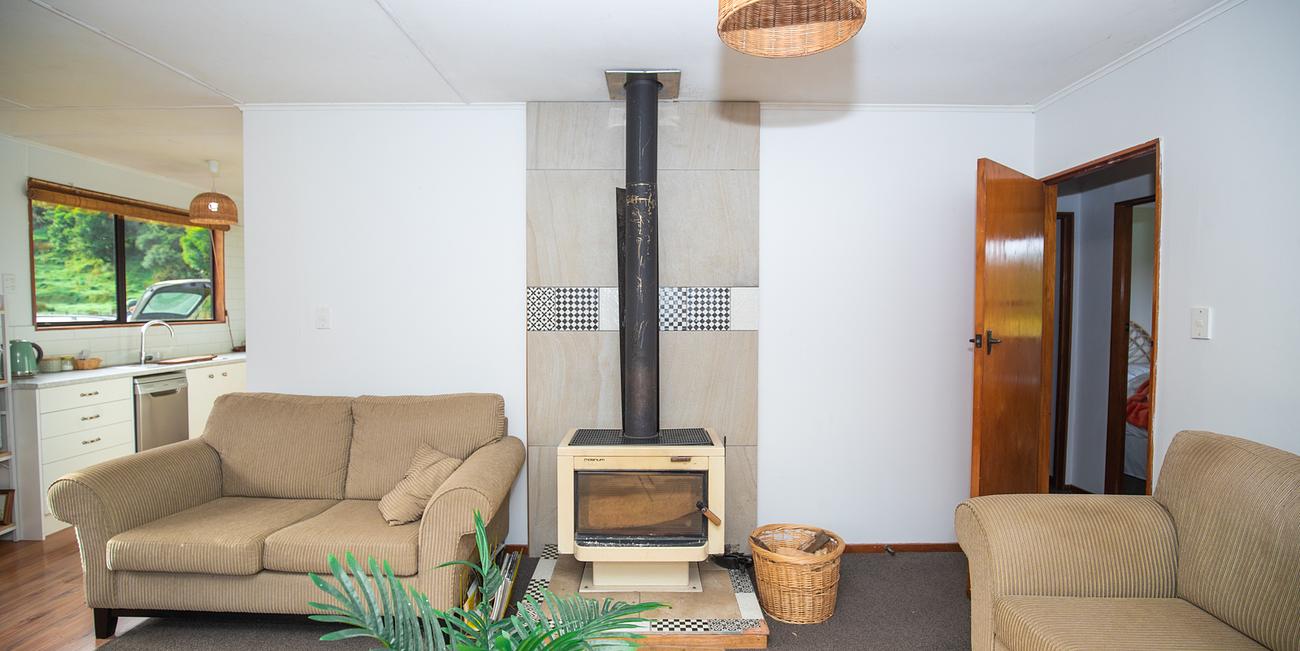 Hutiwai Hideaway Cottage - Cottage for Rent in Tongaporutu, Taranaki ...