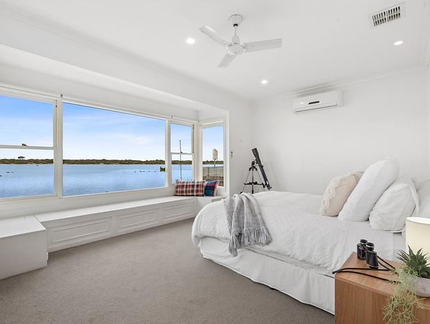 Portrush on the River - House for Rent in Barwon Heads, Bellarine Peninsula, VIC, AU | Riparide