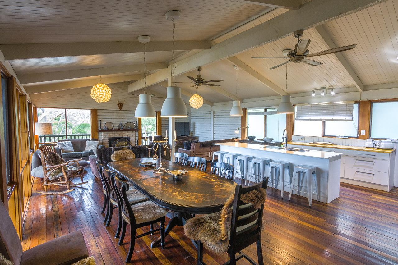 Tree Top Lodge with Bay Views - House for Rent in Hyams Beach, South Coast, NSW, AU | Riparide