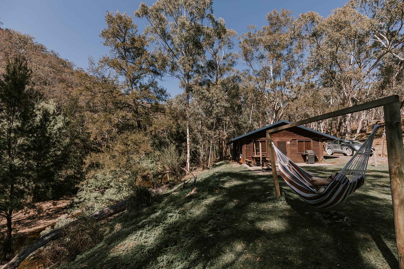 Riverside Log Cabin - up to 6 guests, pet friendly - Cabin for Rent in ...