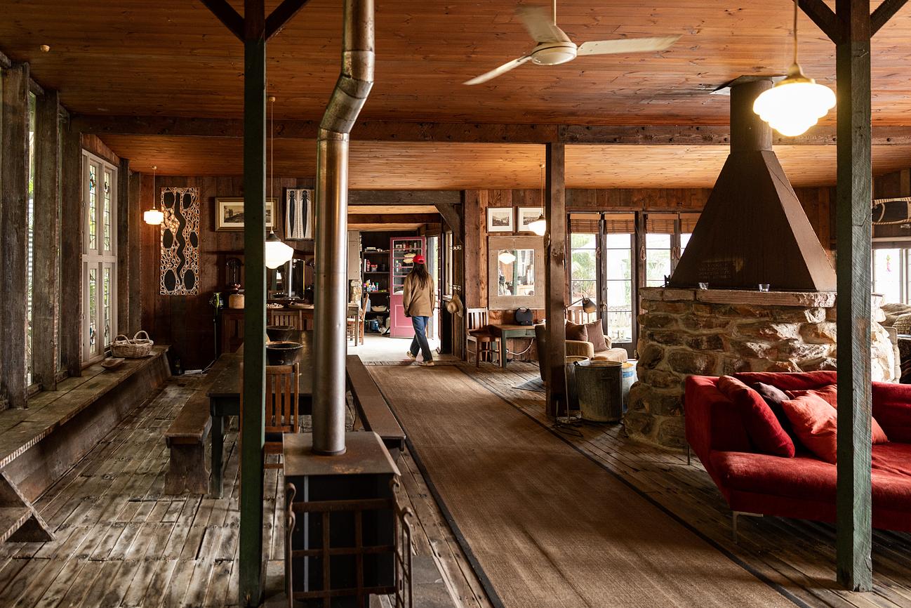 Oxley Boatshed - stunning boatshed w open fire - House for Rent in Bar Point, Central Coast, NSW ...