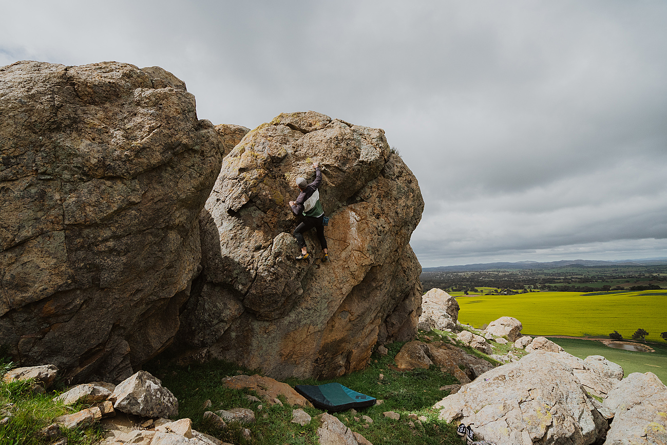 Bouldering on Radar Ridge | Riparide