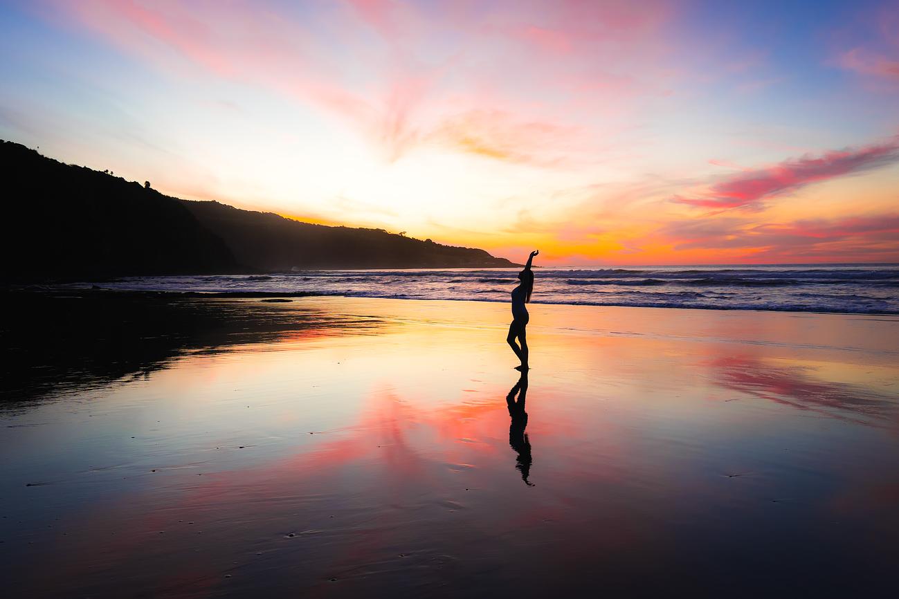 Sunset at Ngarunui Beach | Riparide