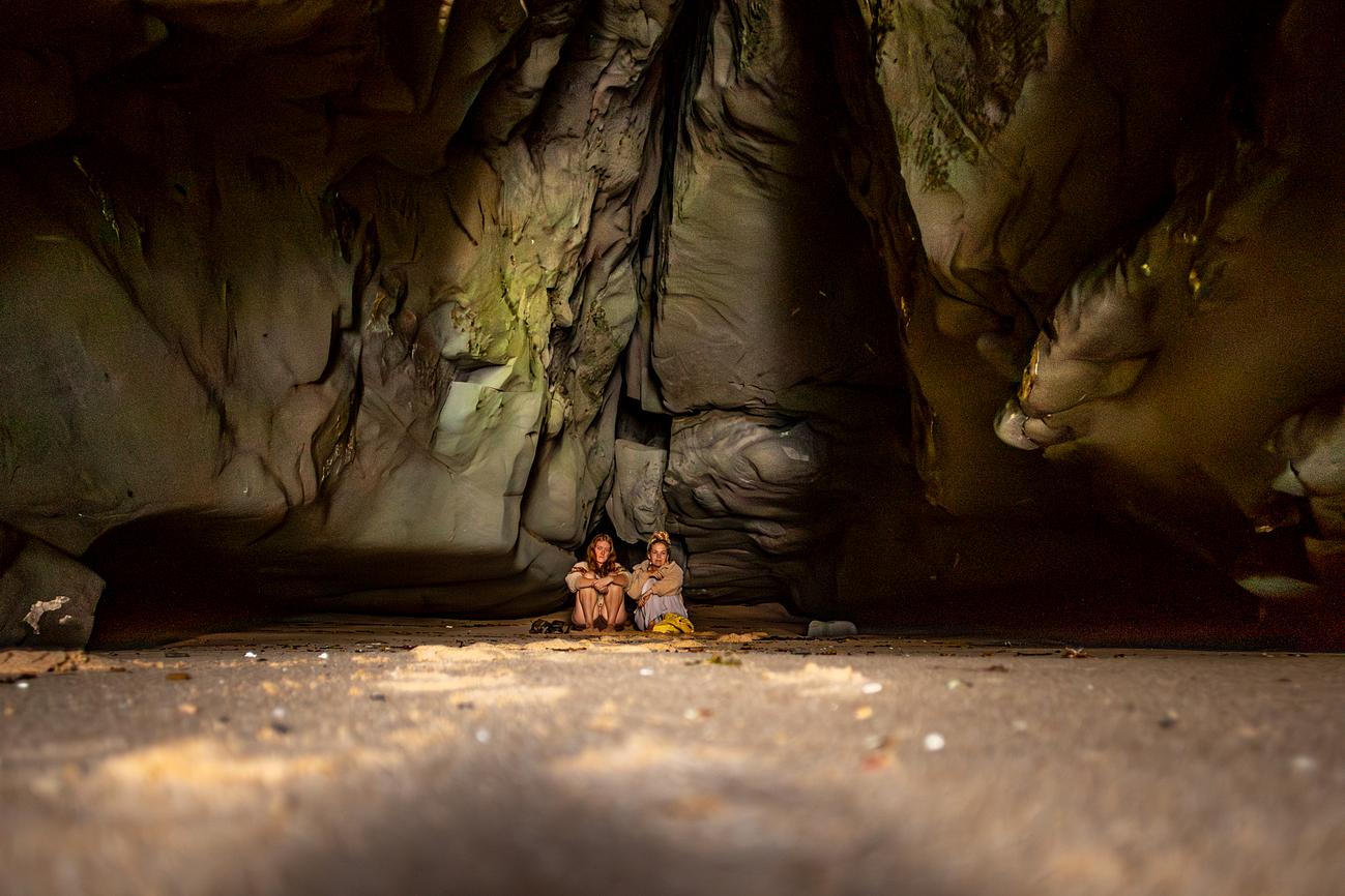 Exploring Beach Caves | Riparide