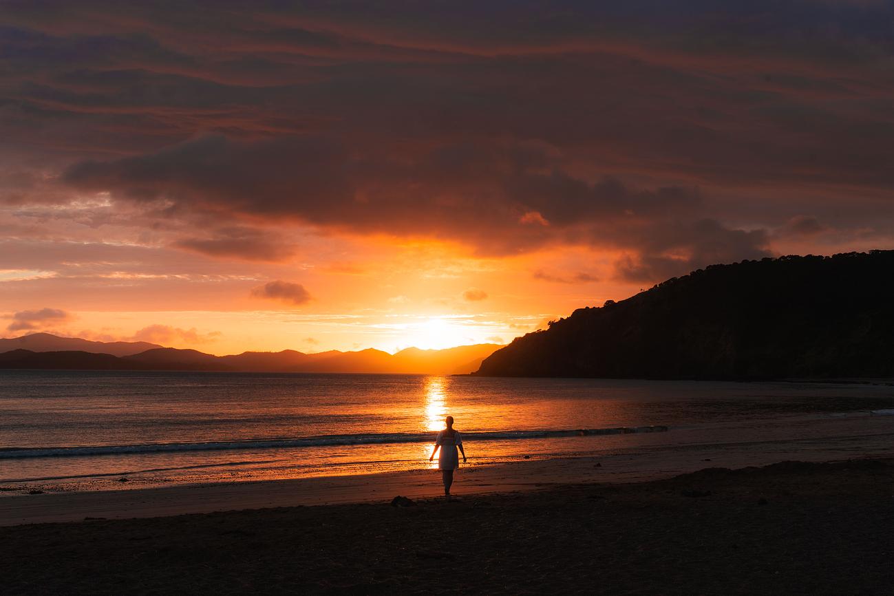 Sunrise at Oneroa Bay (Long Beach) | Riparide