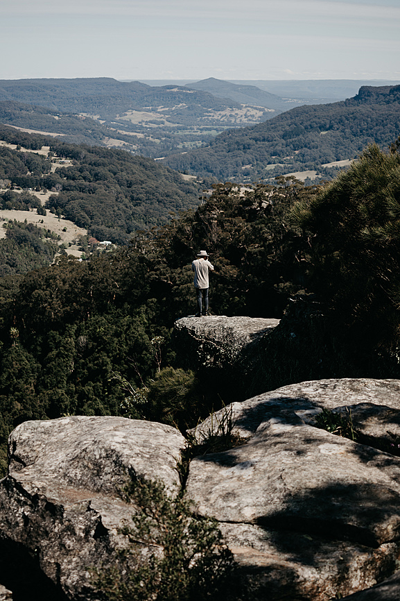 Hike to the top of Drawing Room Rocks | Riparide
